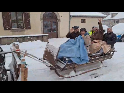 L'impressionnant cortège de plus de 350 tracteurs devant l'Assemblée ...