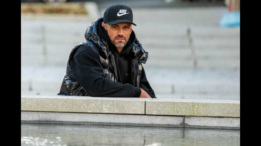 ️ Maître Doberman et ses deux soumises - Sudinfo Vidéos