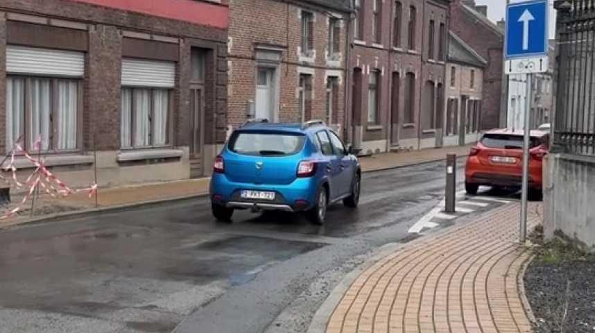 ️ Maître Doberman et ses deux soumises - Sudinfo Vidéos